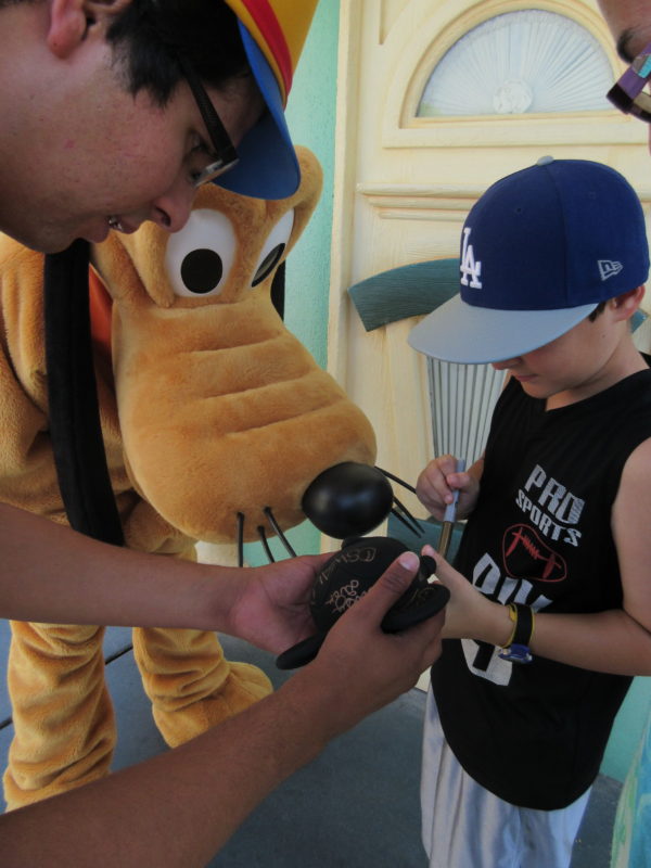 DIY- Autograph Mickey Mouse Souvenir